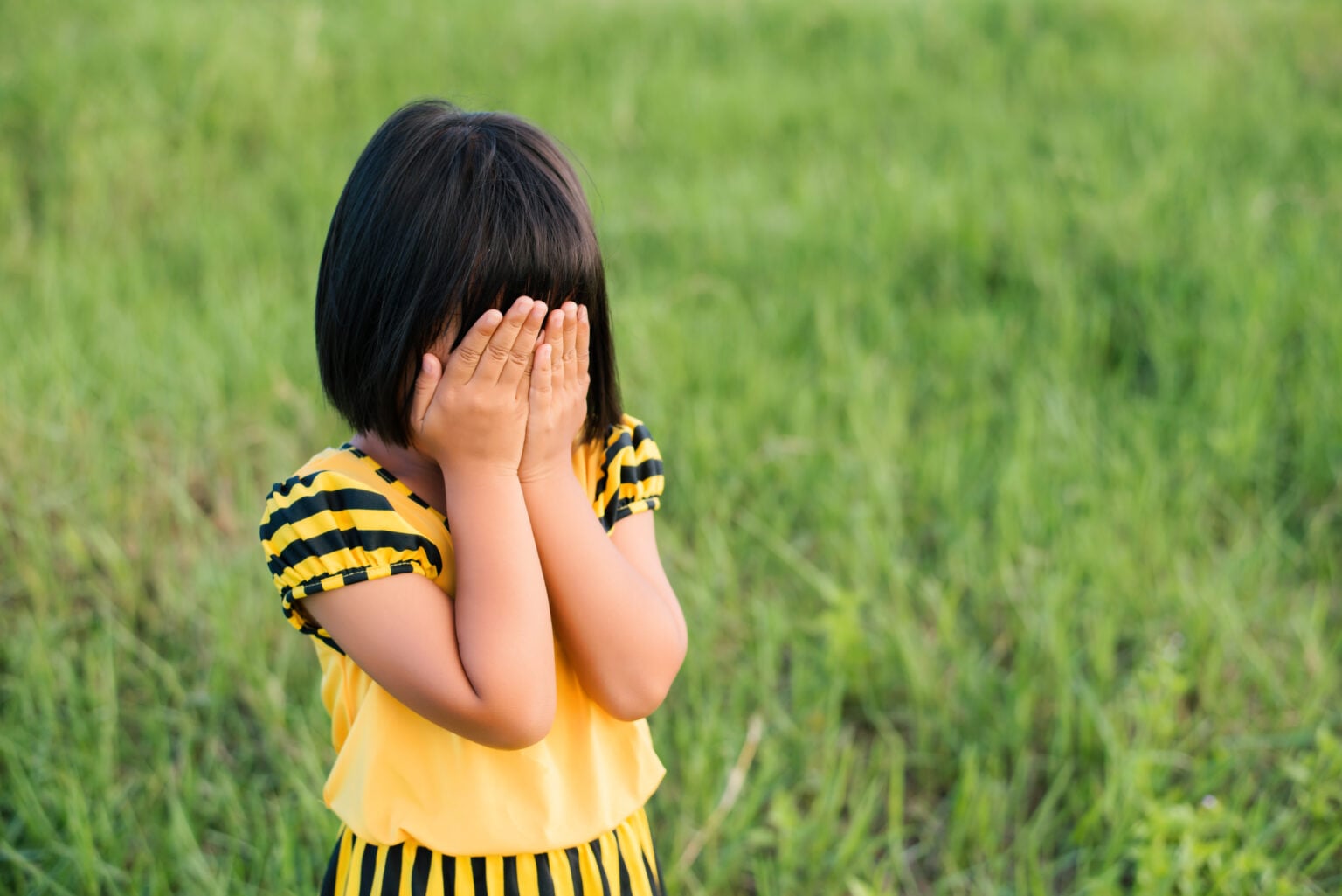 little-girl-covering-her-face-1536x1025 - องค์การรักษาความปลอดภัยฝ่าย ...